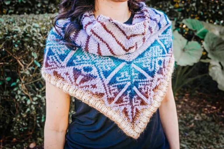 Make this Beautiful Knitted Triangle Cowl