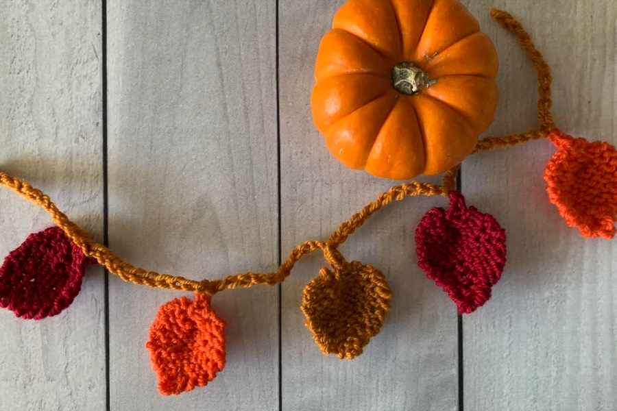 So Easy! Learn to Knit this Beautiful Fall Leaf Garland