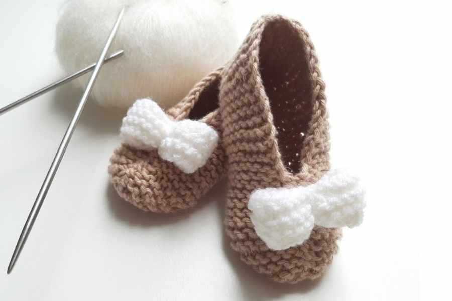 Cozy Baby Slippers: Learn to Knit with this Tutorial