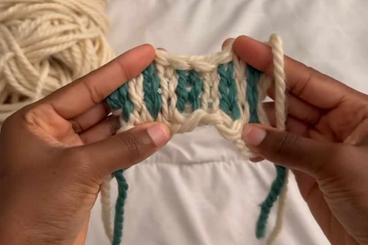 Easy Steps for Beginners to Switch Colors in Knitting