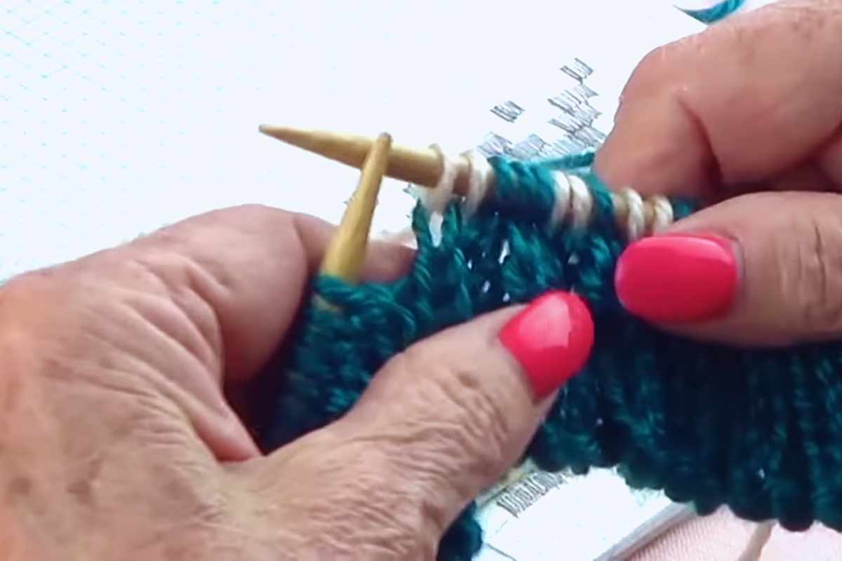 How To Knit With Many Colors - Super Easy