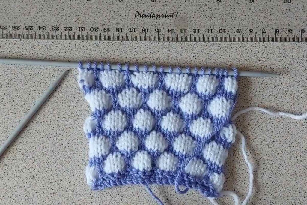 How To Knit 2 Colour Blackberry Stitch