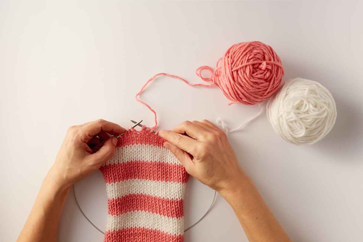 How to Knit with Multiple Colors Without Tangling Yarn