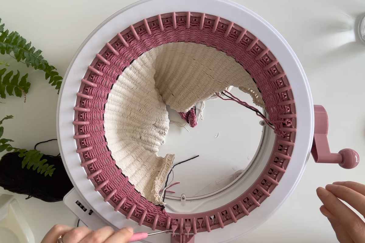 Easy V-Neck Vest on a Sentro Knitting Machine: Beginner-Friendly Guide