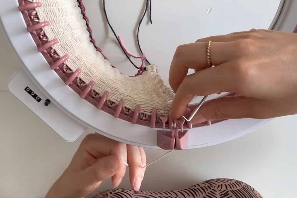 Easy V-Neck Vest on a Sentro Knitting Machine: Beginner-Friendly Guide