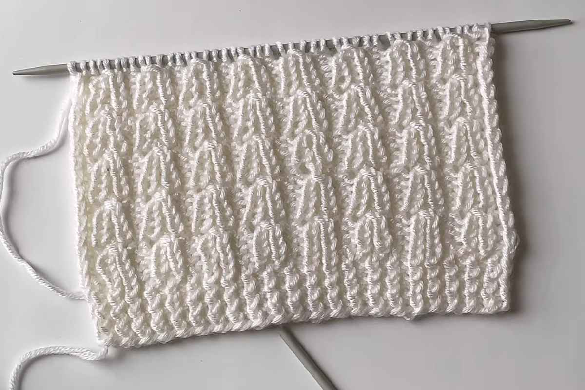 Learn a Simple Repeating Knitting Pattern for Cozy Creations