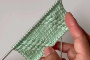 Step-by-Step Guide to Knitting a Simple Yet Elegant Stitch Pattern