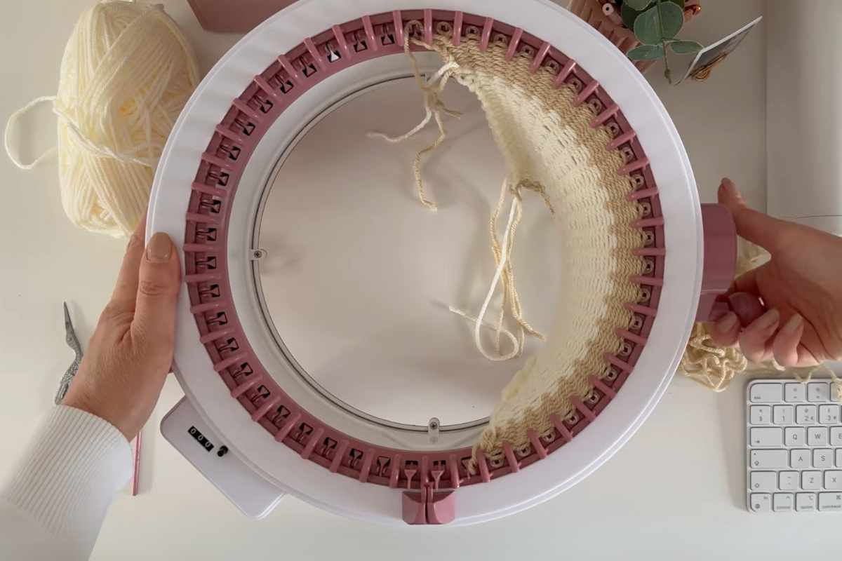 How to Knit a Flat Panel on a Knitting Machine: Easy 10-Step Guide
