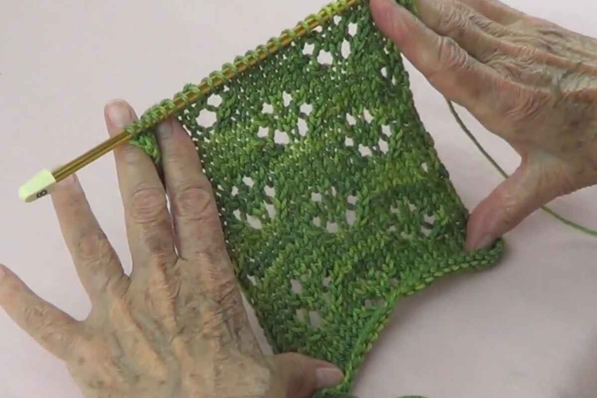 How to Knit Geometric Lace Flowers: A Pattern for Your Projects