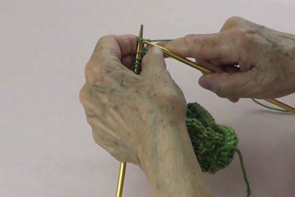 How to Knit Geometric Lace Flowers: A Pattern for Your Projects