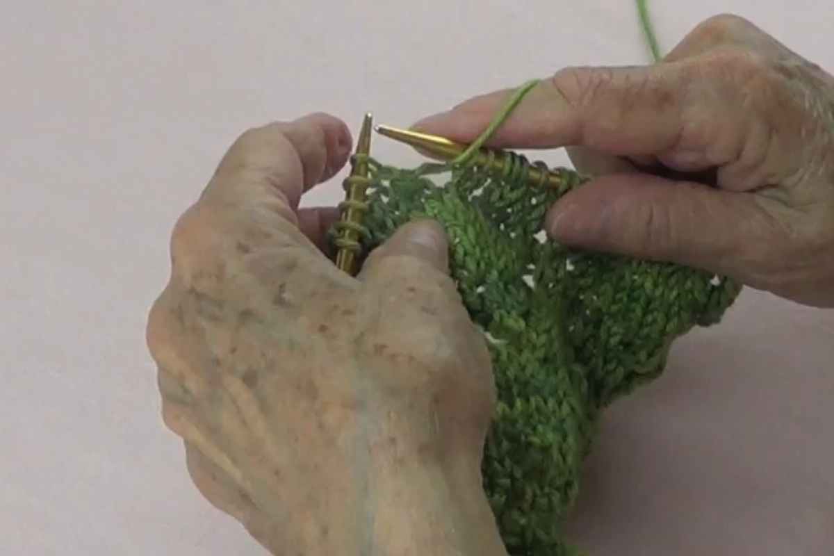 How to Knit Geometric Lace Flowers: A Pattern for Your Projects