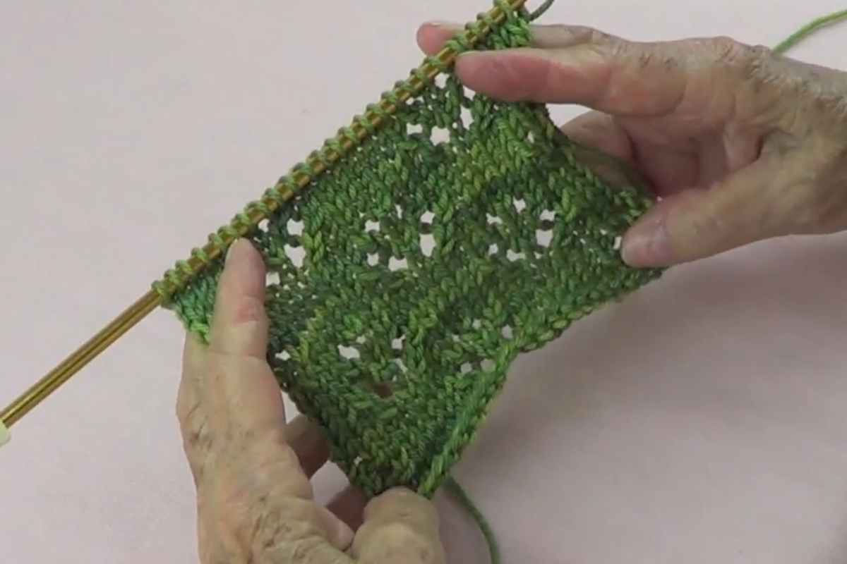 How to Knit Geometric Lace Flowers: A Pattern for Your Projects