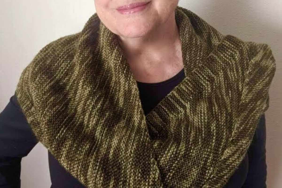 How to Knit a Scalene Triangle Scarf with Texture and Shape