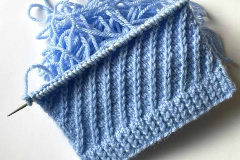 Learn a Simple Repeating Stitch for Beautiful Knit Projects