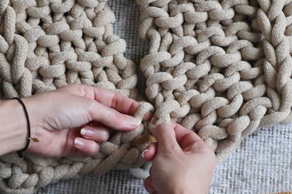 Blanket Finger Knitting: Beginner Video Guide