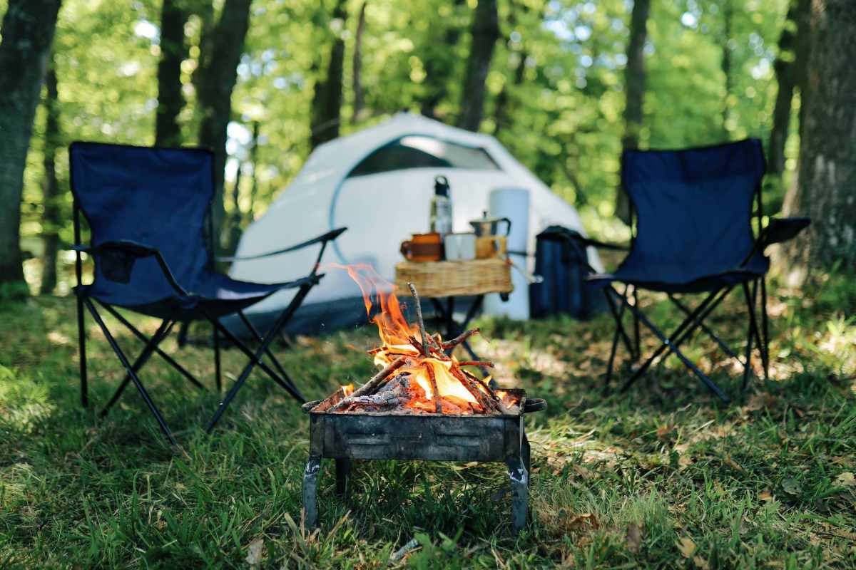 Building a Campfire: A Beginner's Guide - Urbaki Outdoor