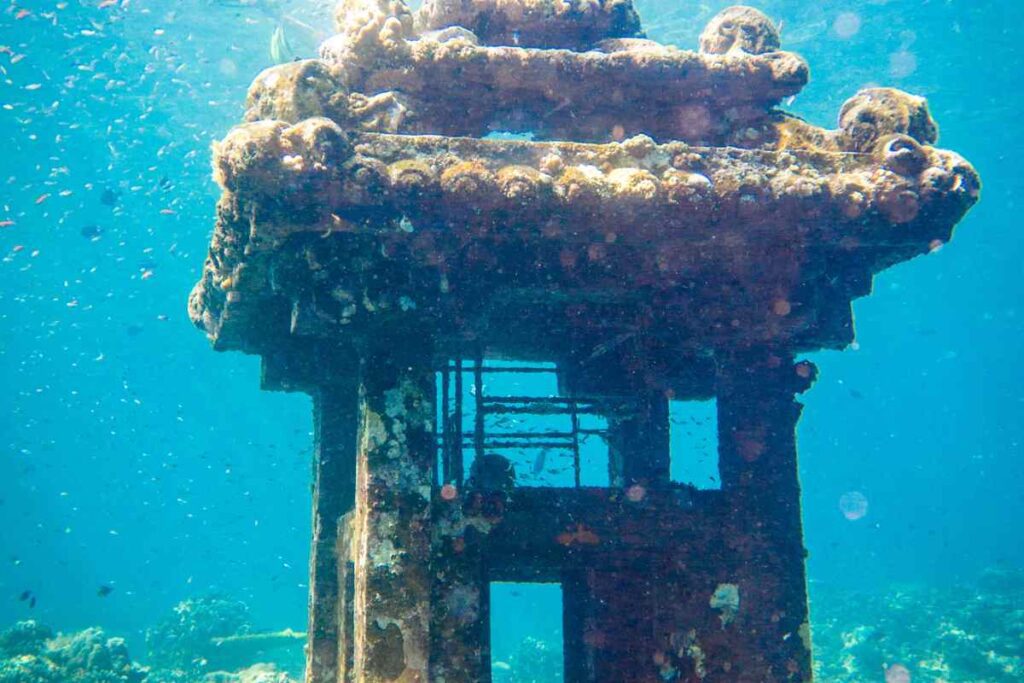 Exploring Sunken Cities: A Guide to Underwater Archaeology - Urbaki Outdoor