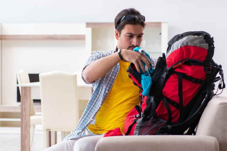 How to Hike with a Heavy Backpack - Urbaki Outdoor