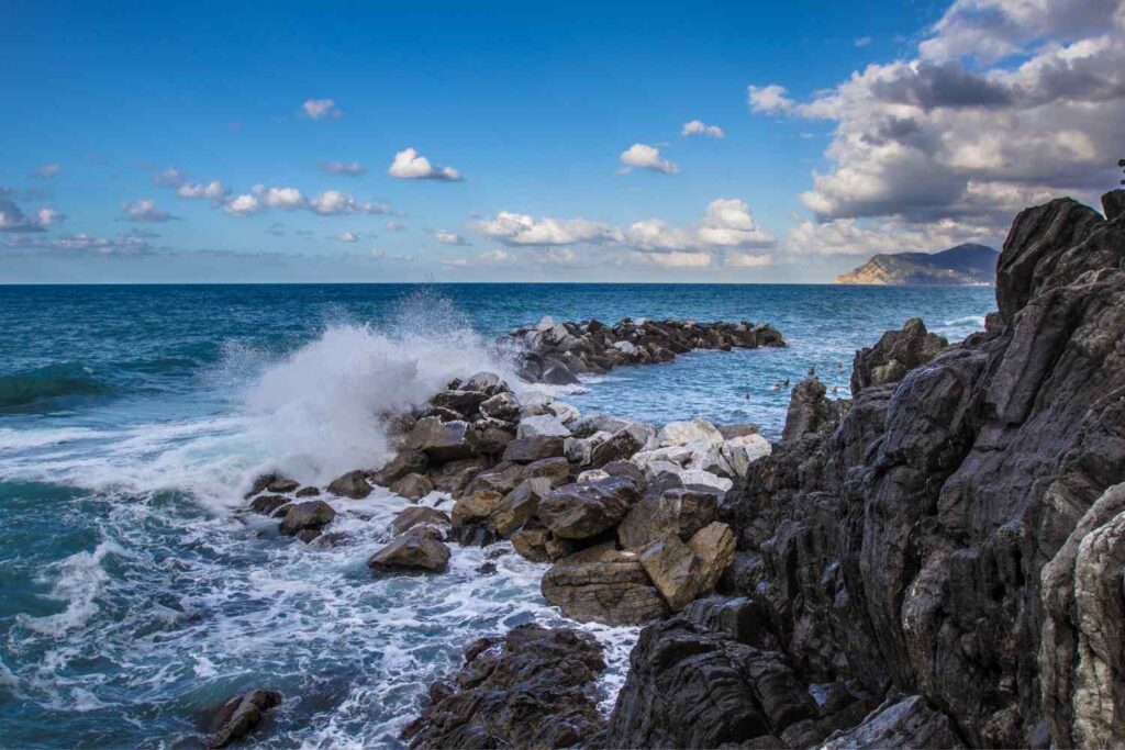 How to Read Tides and Currents for Safe and Enjoyable Water Adventures ...