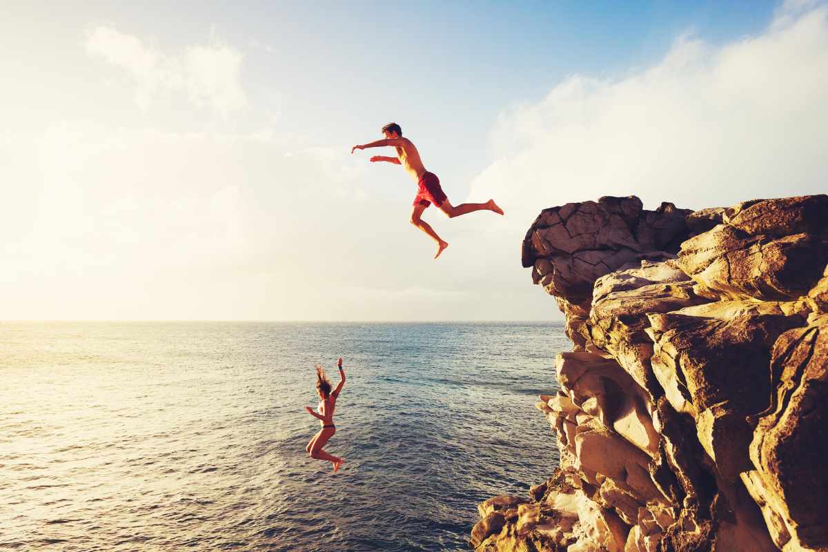 How to Stay Safe While Cliff Diving - Urbaki Outdoor