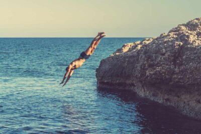 How to Stay Safe While Cliff Diving - Urbaki Outdoor