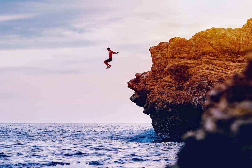 How to Stay Safe While Cliff Diving - Urbaki Outdoor