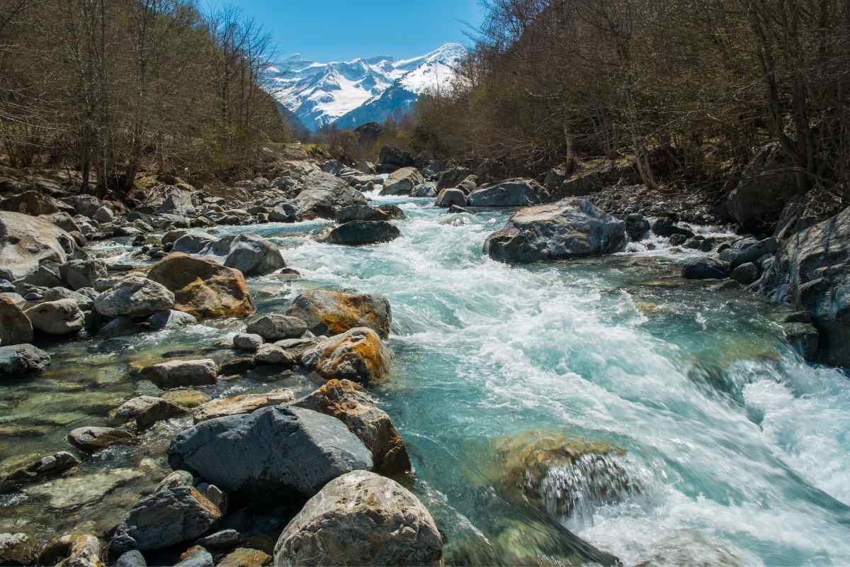 How to Use Natural Landmarks for Navigation on the Trail - Urbaki Outdoor