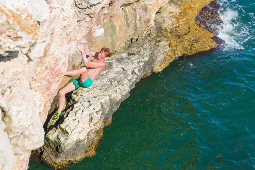 The Best Techniques for Deep Water Soloing (Climbing) - Urbaki Outdoor