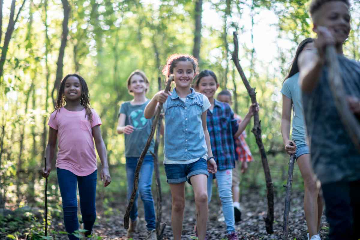 Top Tips for Hiking with Kids: Making the Trail Fun and Safe - Urbaki ...