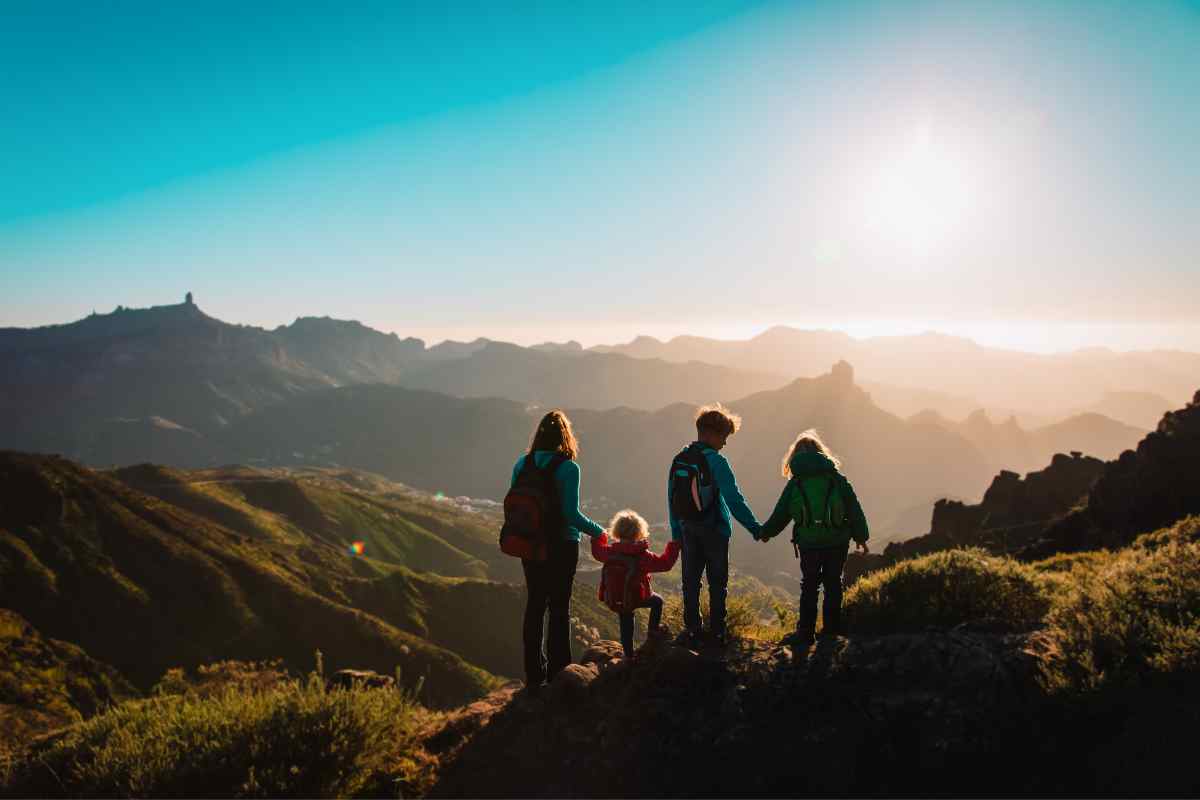 Top Tips for Hiking with Kids: Making the Trail Fun and Safe - Urbaki ...