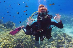 Water Safety Signals and Hand Gestures: A Guide for Beginners - Urbaki ...