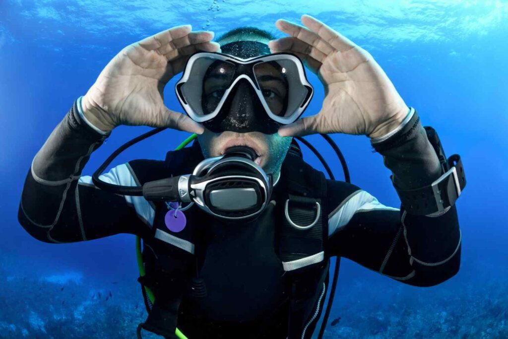 Water Safety Signals and Hand Gestures: A Guide for Beginners - Urbaki ...