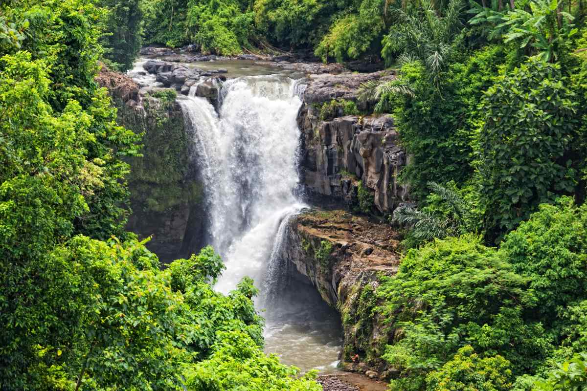 The Best Waterfalls Around the World for Cliff Jumping - Urbaki Outdoor