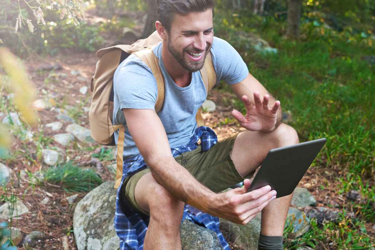 How to Use Technology to Enhance Your Hiking Experience - Urbaki Outdoor