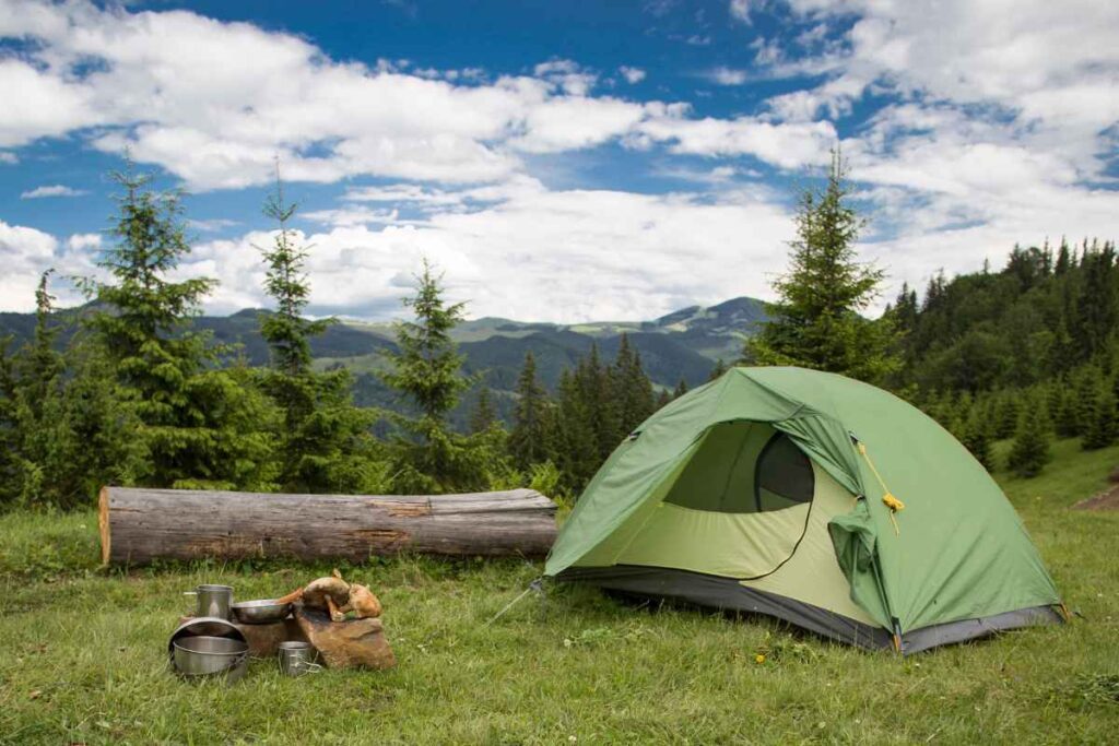 How Solo Camping Can Boost Your Confidence and Independence - Urbaki ...