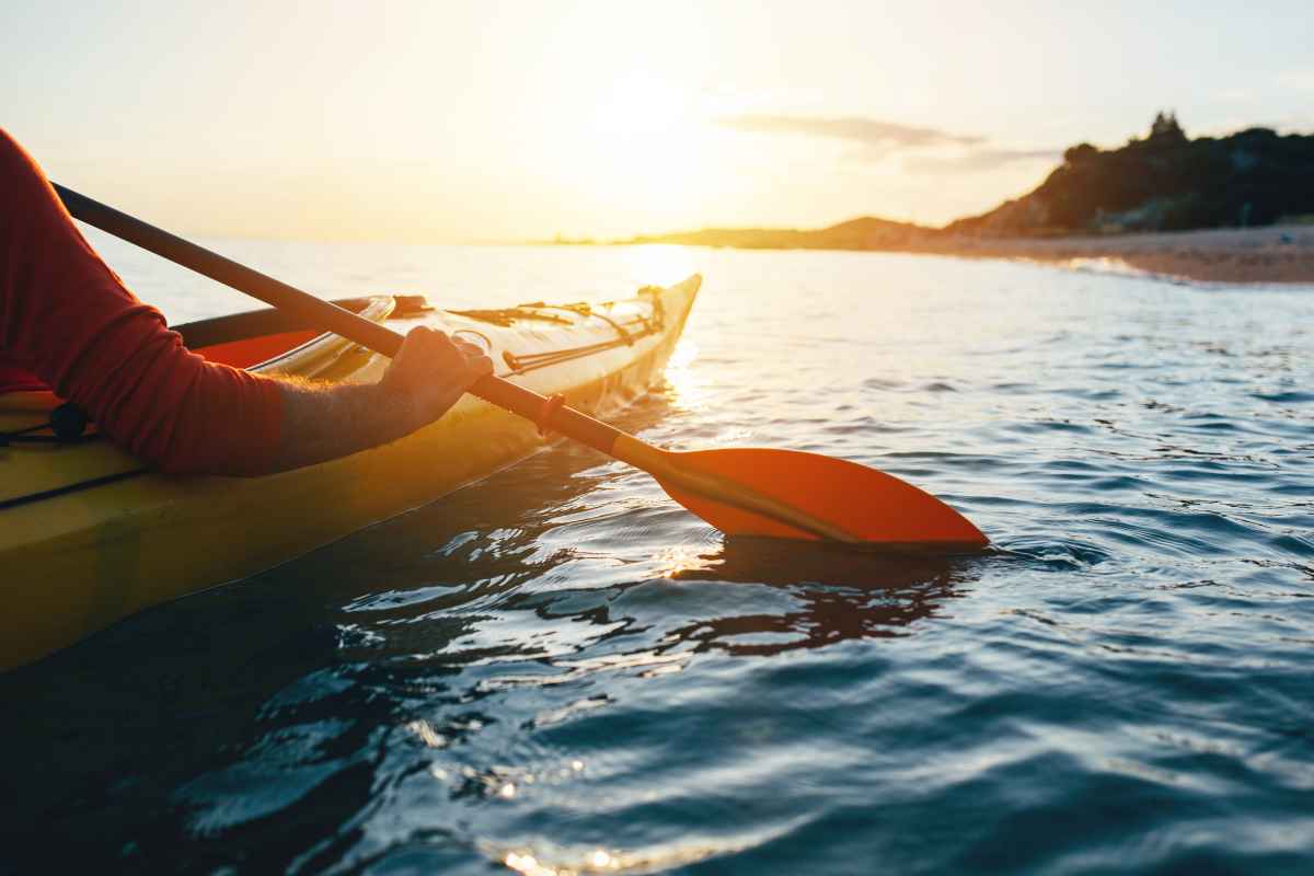 How to Navigate Rapids: Kayaking Techniques for Rough Waters - Urbaki ...