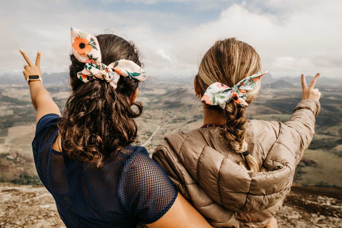 Hiking Hairstyles: 5 Styles for Wind, Sweat & Packs - Urbaki Outdoor