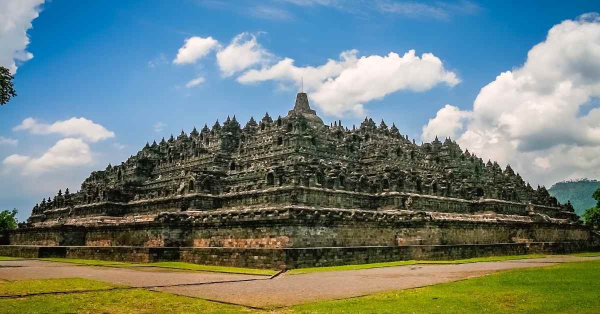Visit The World's Largest Buddhist Monument, Borobudur Temple