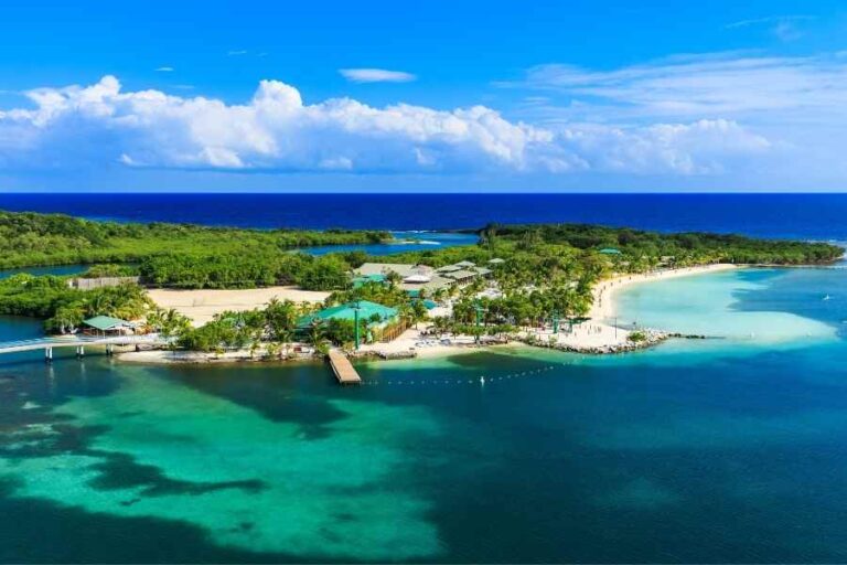 Visit the Beautiful Island of Roatan